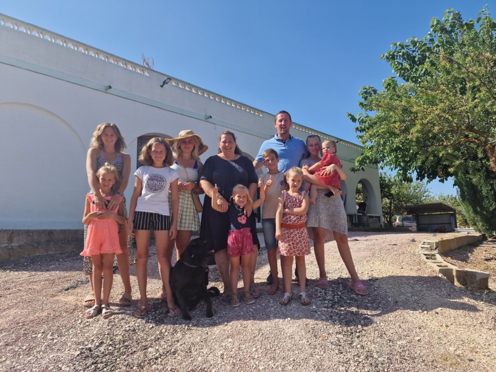 Zien! Dit zijn de allereerste beelden van Een Huis Vol Emigreert